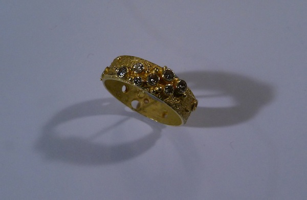 GERDA FLOCKINGER CBE, 18CT GOLD RING