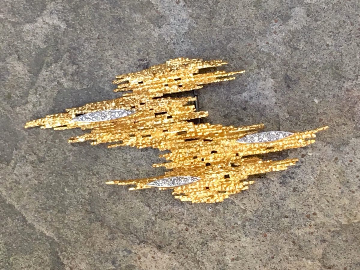 ANDREW GRIMA TEXTURED BROOCH, 1976 WITH GRIMA MARKS