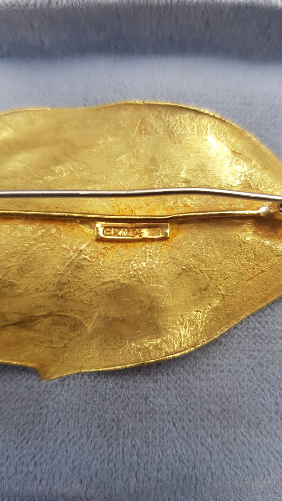 ANDREW GRIMA HOLLY LEAF BROOCH