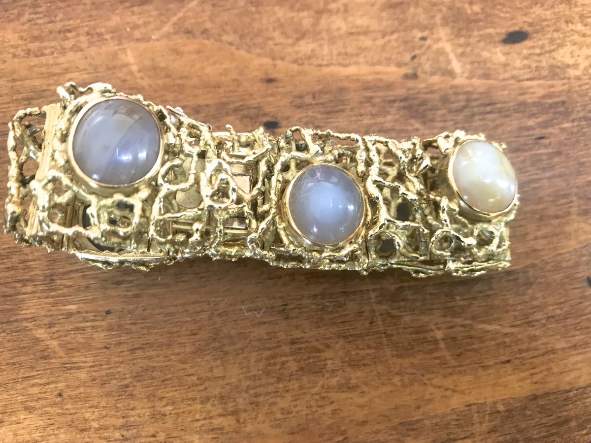 DAVID THOMAS BRACELET IN 18CT WITH AGATE STONES, 1972