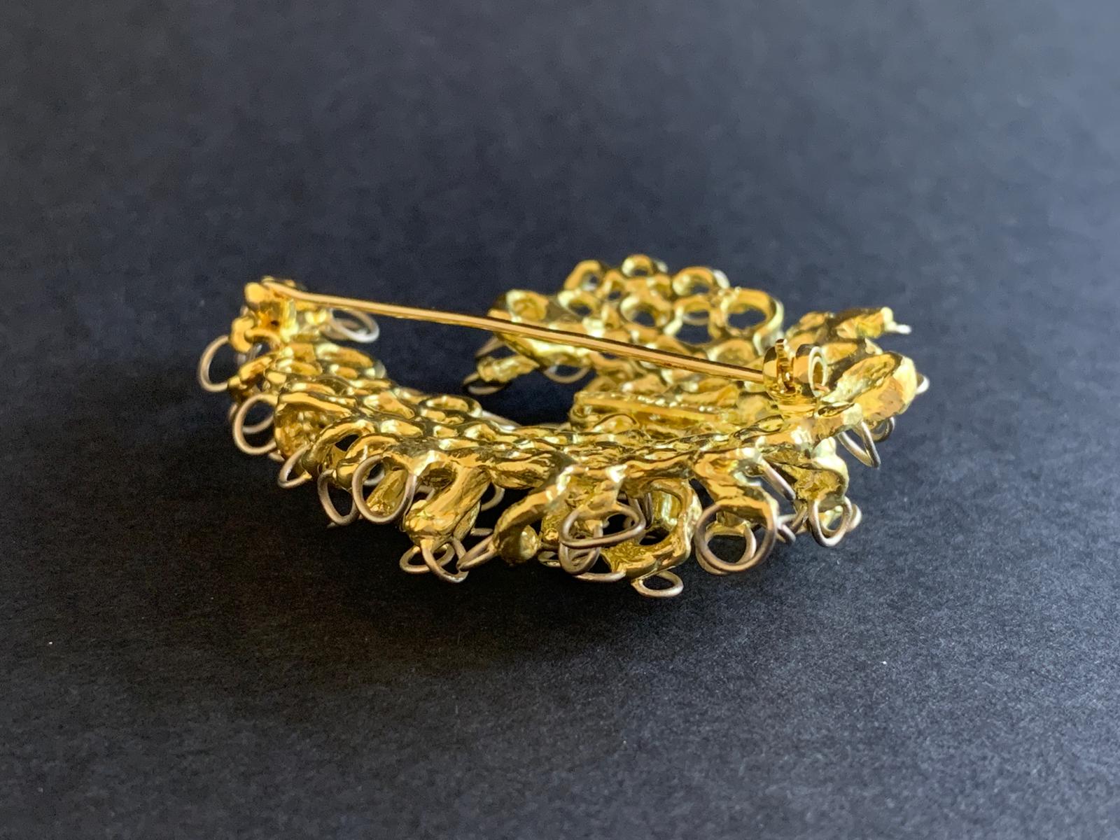 DAVID THOMAS 18CT GOLD BROOCH,SIGNED IN FULL