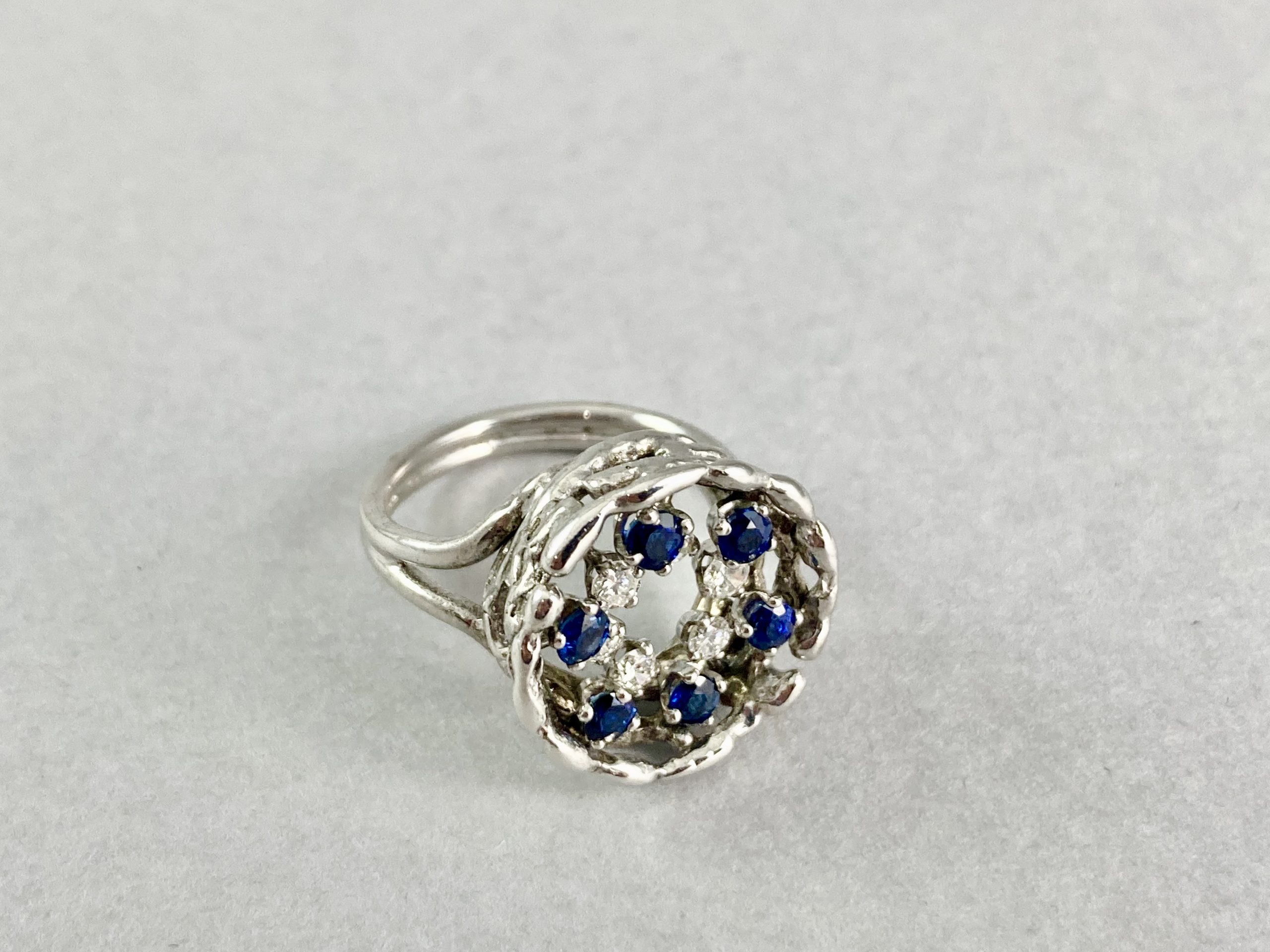 JOHN DONALD WHITE GOLD RING WITH SAPHIRES AND DIAMONDS