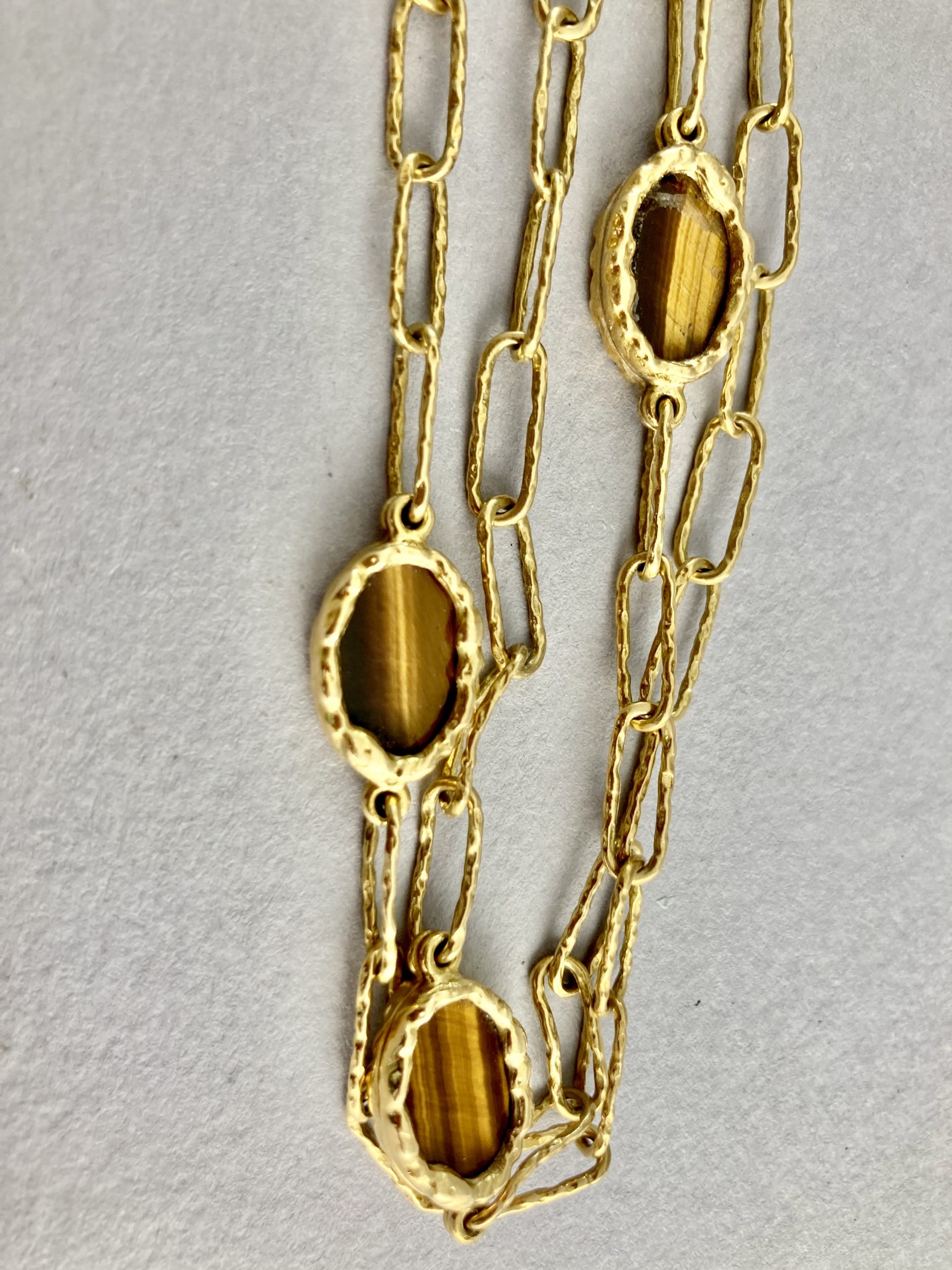 LONG 18K 70S CHAIN WITH TIGERS EYE