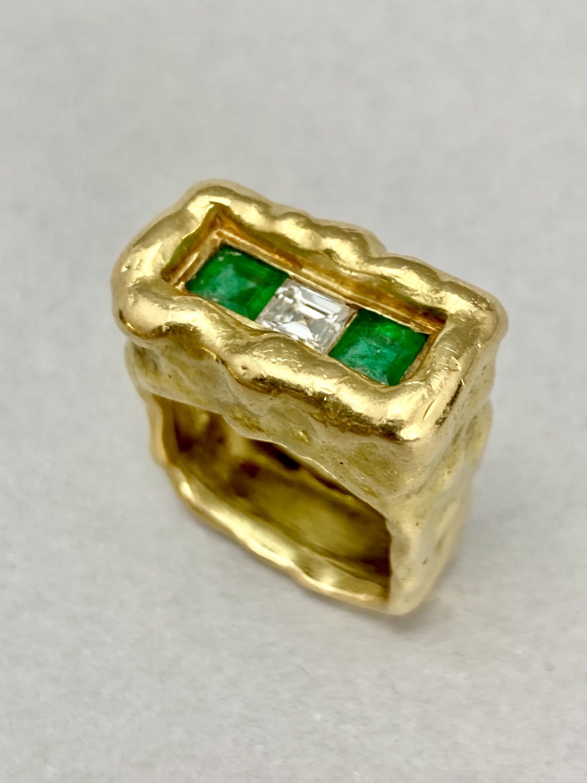 ANDREW GRIMA DIAMOND AND EMERALD RING,SIGNED GRIMA