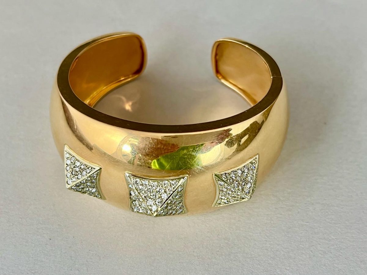 ITALIAN GOLD BANGLE WITH DIAMONDS C 70S